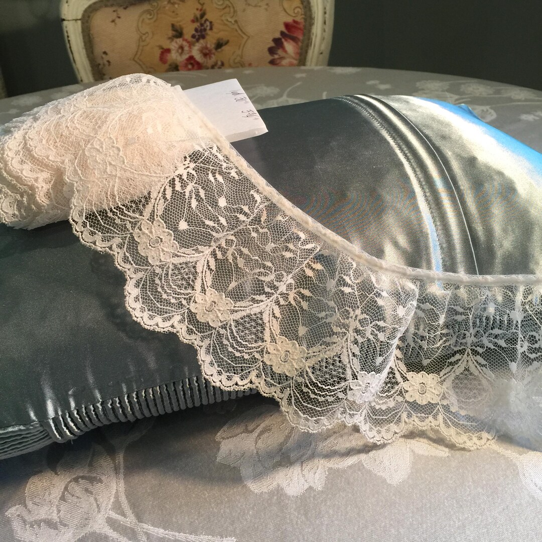 Vintage Creamy White Polyester Gathered Lace Trim With Swag Designs and ...