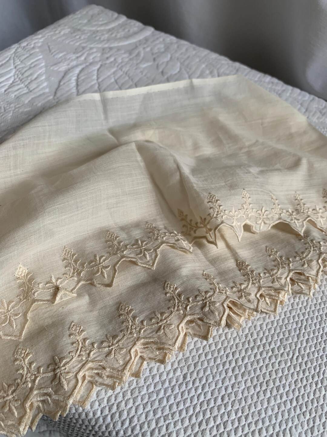 Vintage 6 3/4" Wide Fine Linen Edging With Embroidered Fancy Scalloped ...