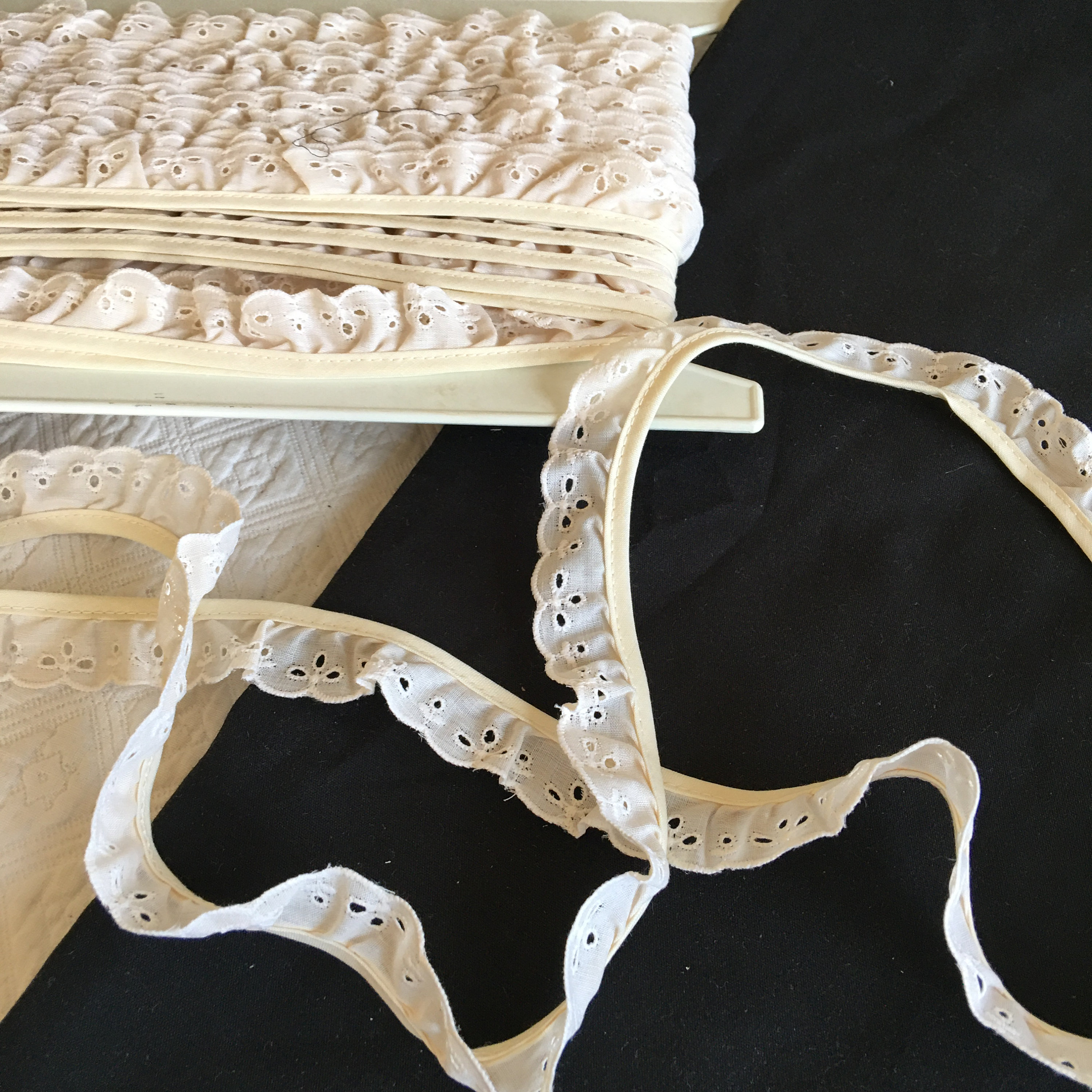 Vintage 11/16 Eyelet Gathered Lace Trim. Scalloped Edge With Eyelets ...