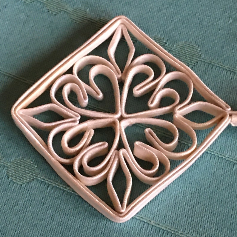 Vintage Frog Closures. White Woven Trim Folded Design Fleur De Lis ...