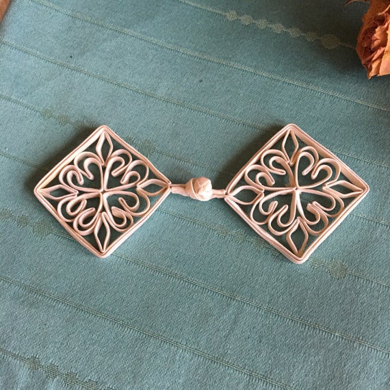 Vintage Frog Closures. White Woven Trim Folded Design Fleur De | Etsy