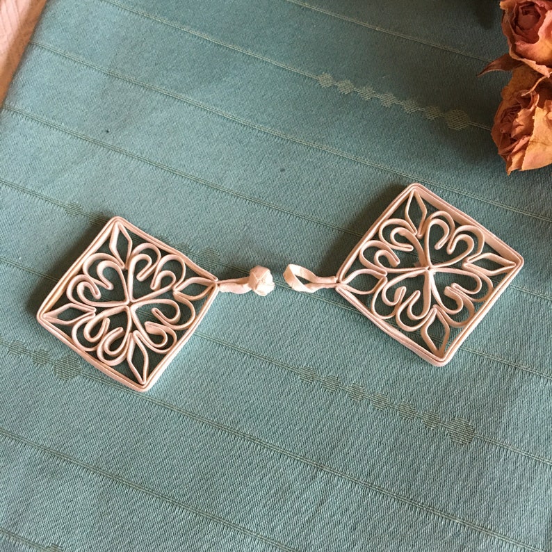 Vintage Frog Closures. White Woven Trim Folded Design Fleur De Lis ...