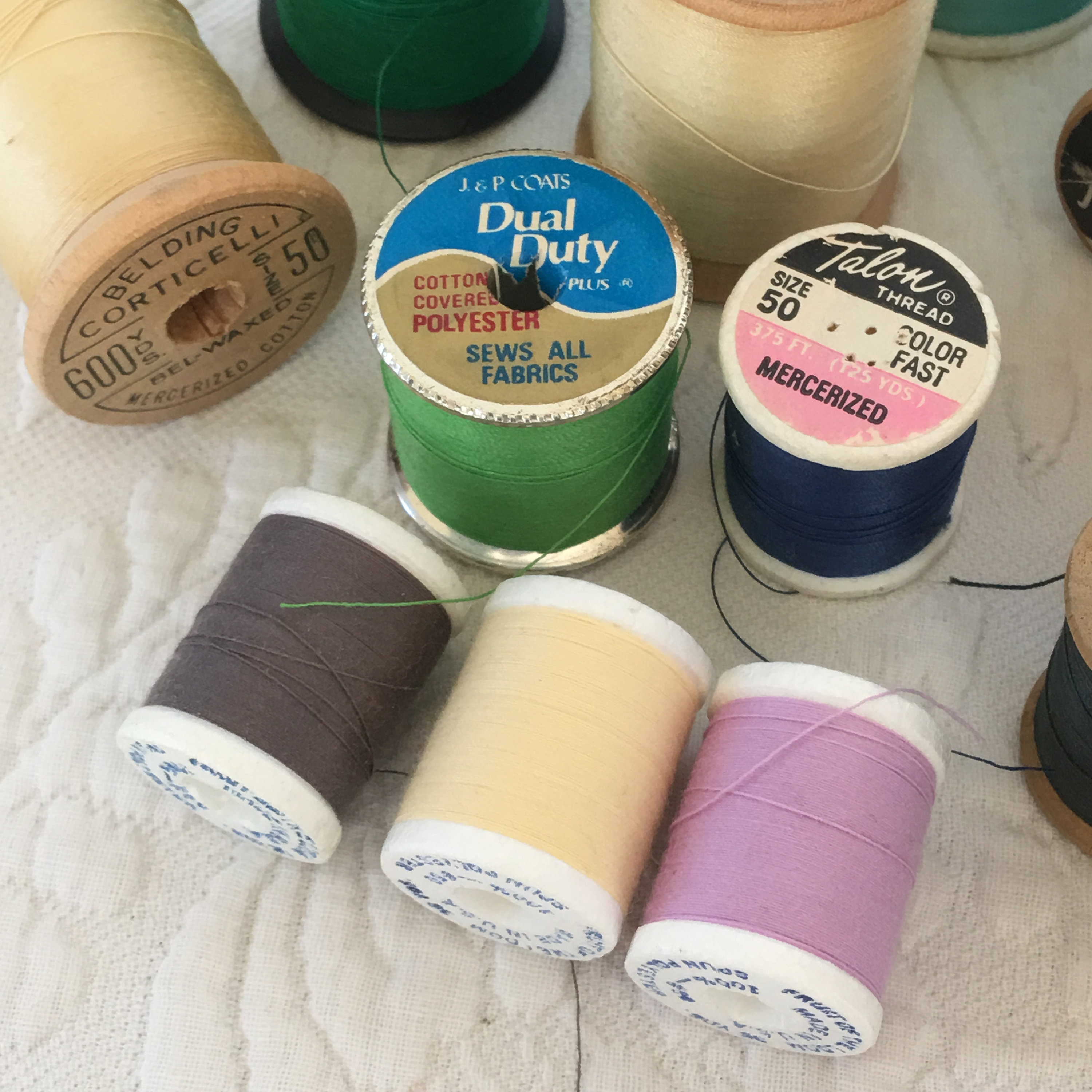 Vintage 19 carretes de hilo. 11 Bobinas de madera. Belding, Talon ...