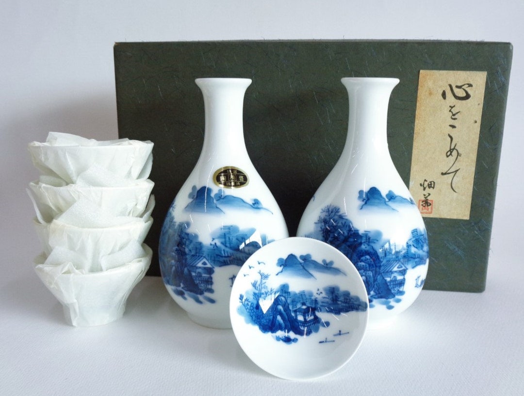 Sake Set Japanese Nabeshima Porcelain 2 Tokkuri Flasks & 5 Cups ...