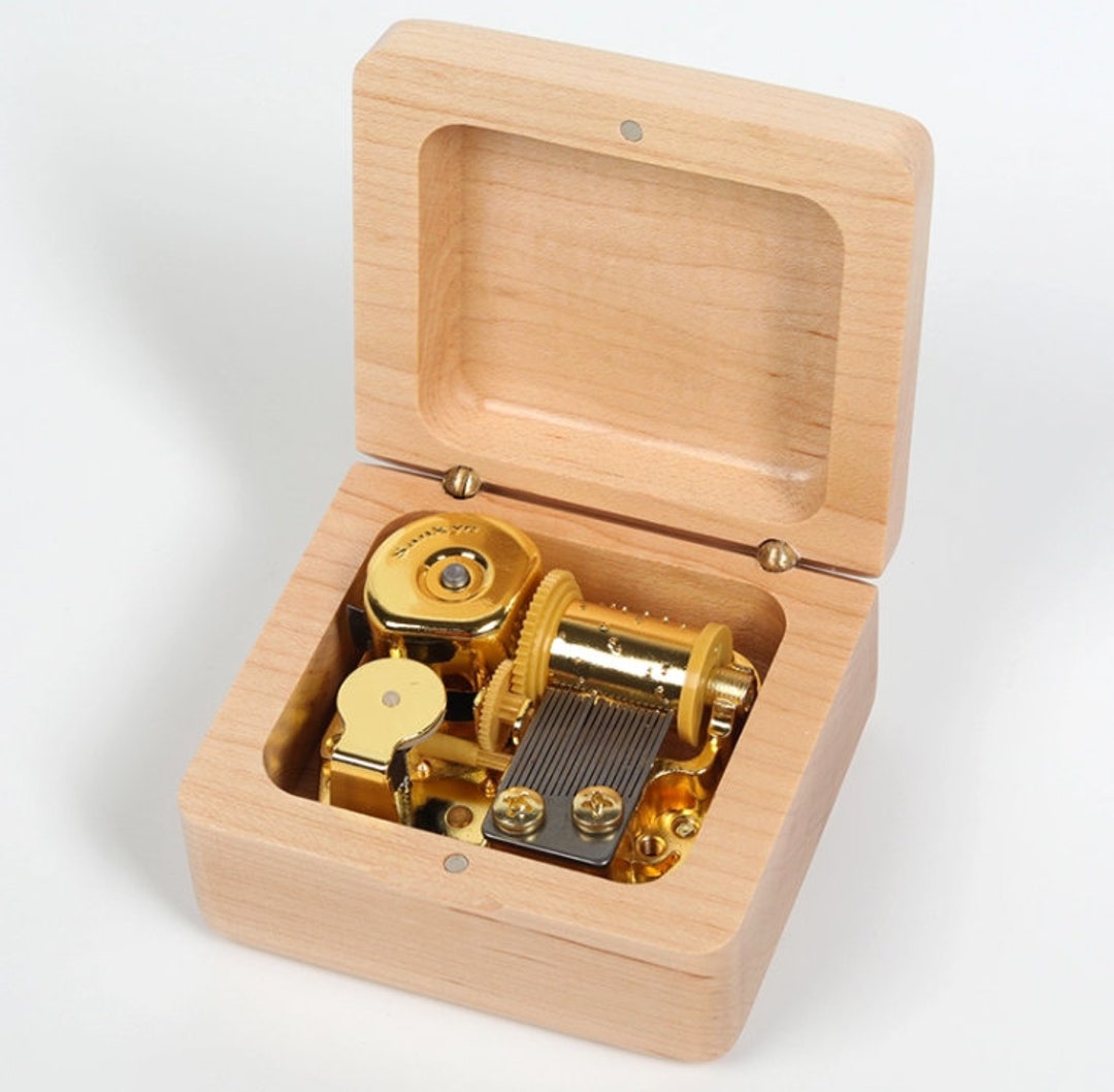 Personalized Natural and Maple Wood Music Box Wind up and Golden ...