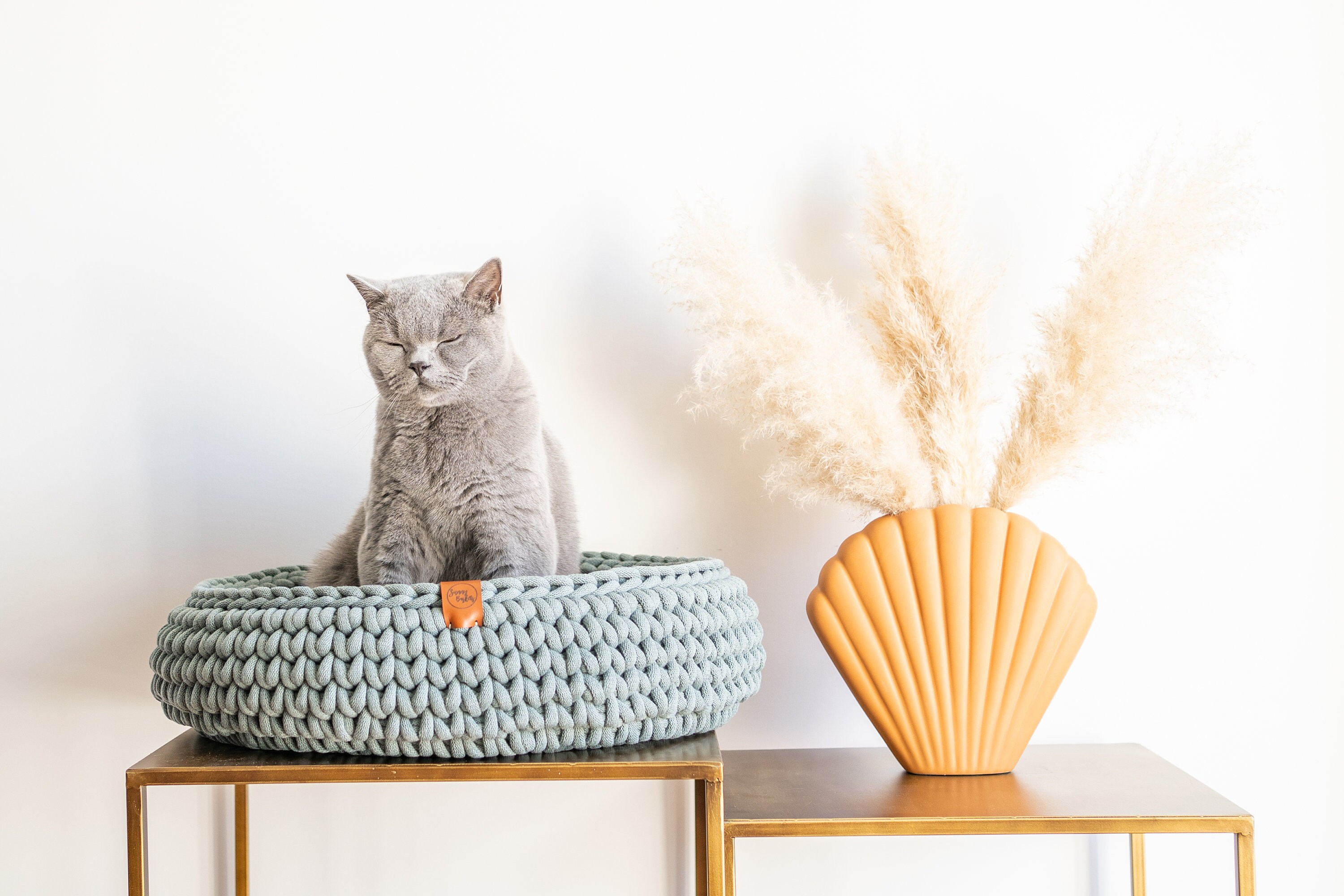Chunky chrochet Cat bed / basket Dark Grey | Etsy