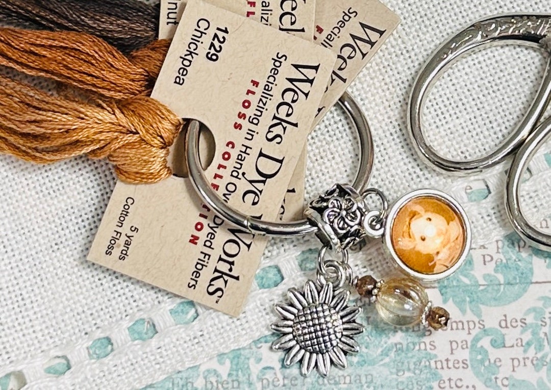 Mary Mouse Cute Mouse Antique Photograph Thread Keep Needlework ...