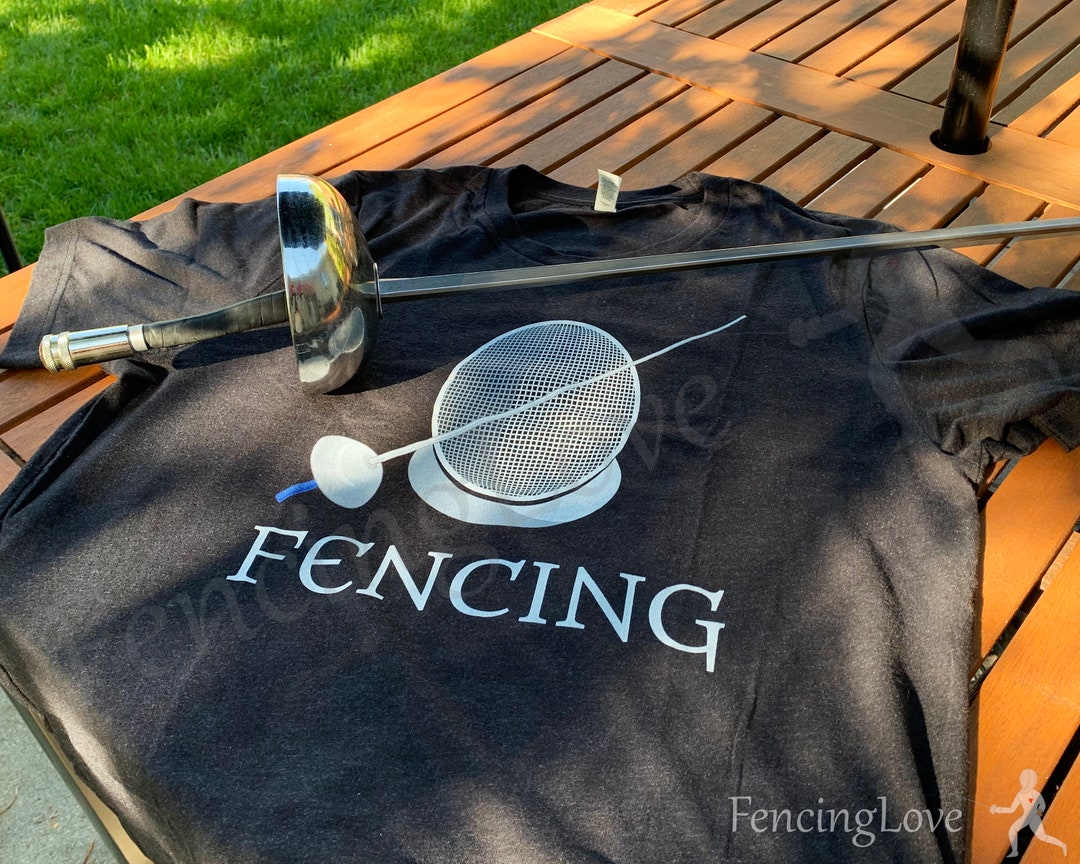 Camiseta premium de esgrima. Camiseta unisex con máscara de esgrima y ...