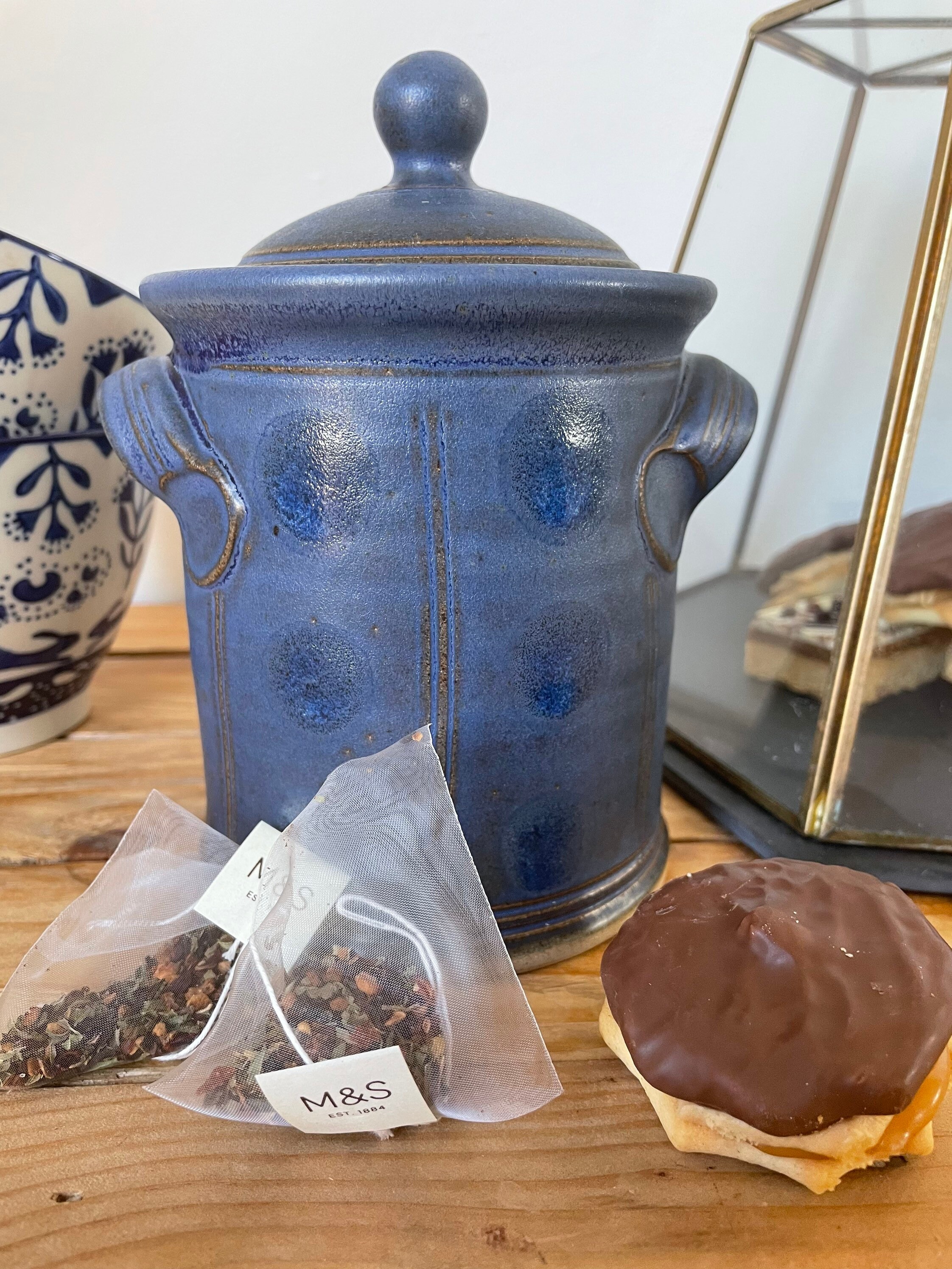 Amerton Pottery/ James Gauge/ Lidded Pot/ Studio Pottery/ Handmade ...