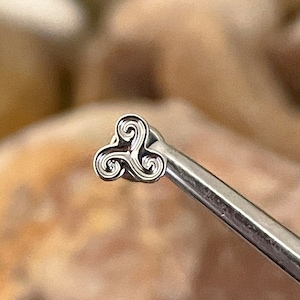 ASTM F136 Titanium Trinity Swirl Internally Threaded Labret Helix Conch ...