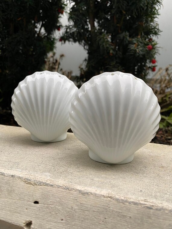 Home & Living White Ceramic Shell Salt & Pepper Shakers Kitchen ...