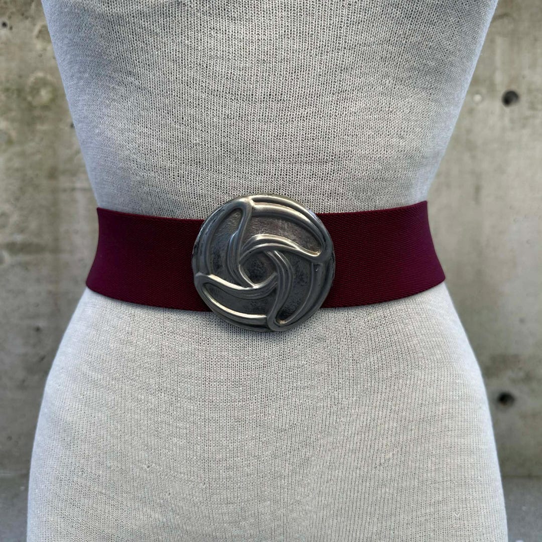 80s Burgundy Elastic Belt, Matte Silver Tone Abstract Round Buckle ...