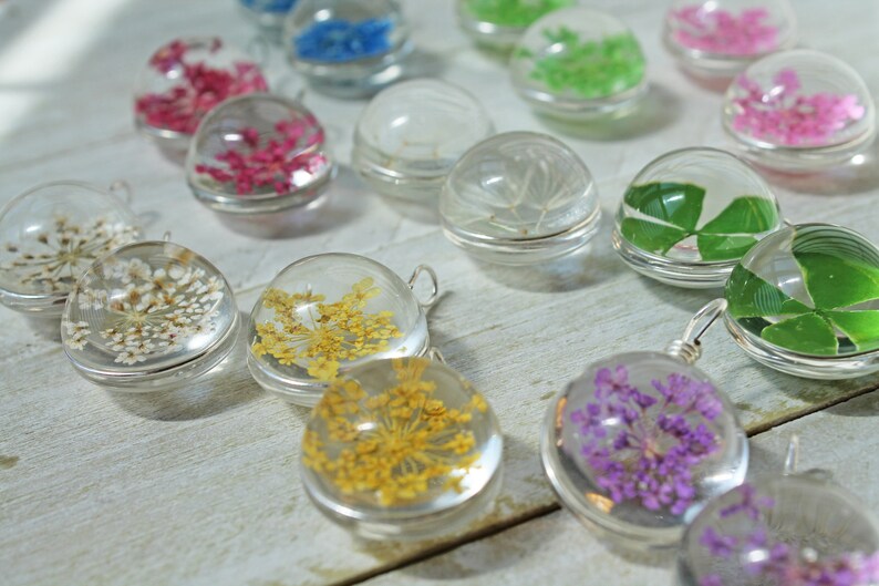 2 Pcs All Colors Transparent Dried Flower Glass Globe Charms Beads 20mm ...