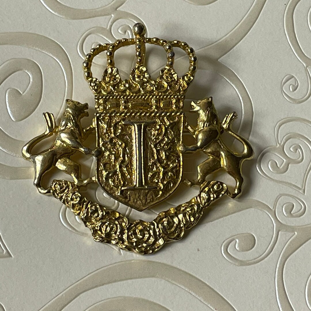Ivana Trump Gold Tone Crest Design Brooch, Signed IVANA TRUMP Crown ...