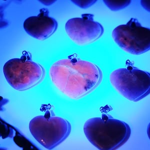 Hackmanite Rare Sodalite UV Fluorescent Glowing Tenebrescence Heart ...