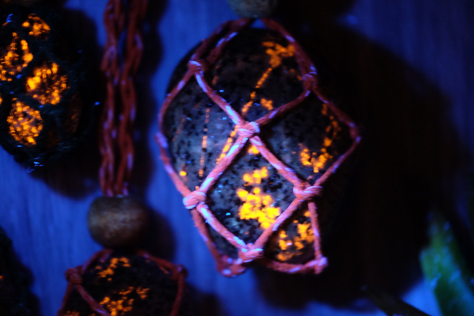 UV Reactive Sodalite Fluorescent Yooperlite Emberlite Natural Cotton ...
