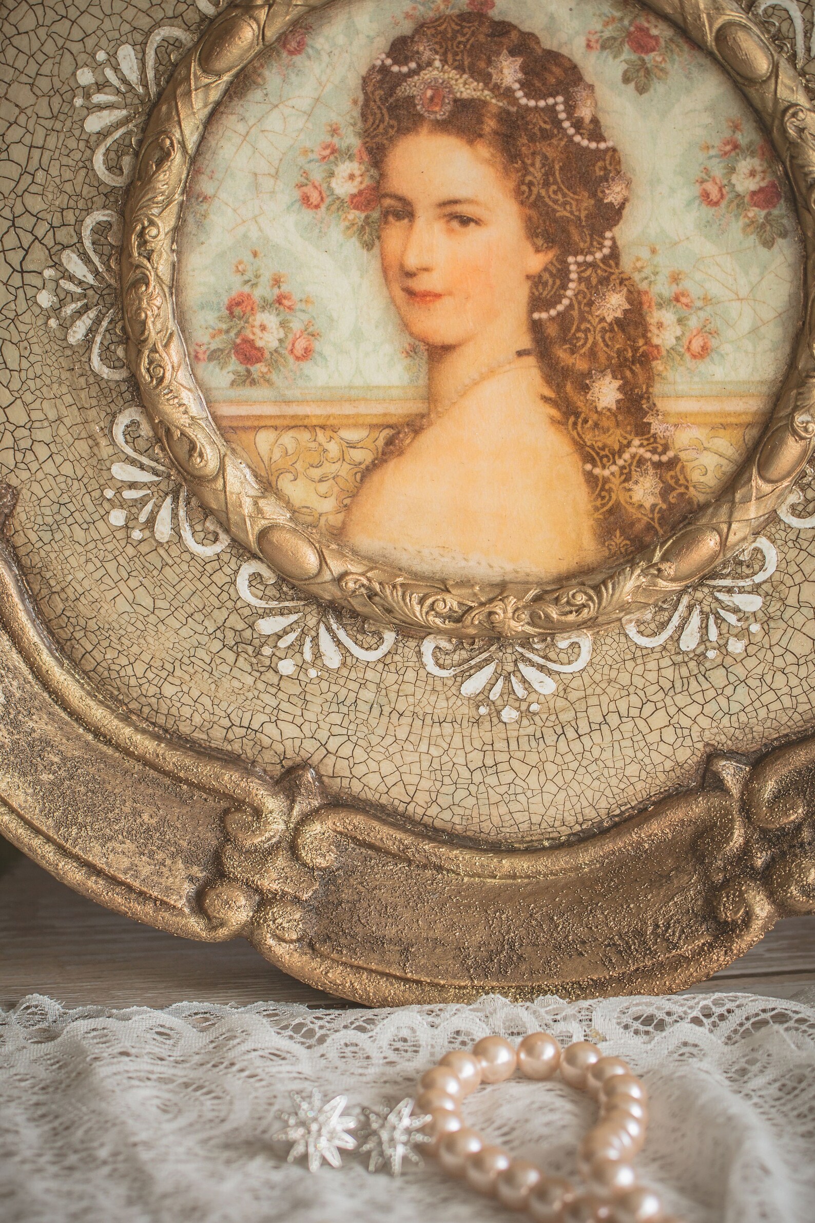 Rococo Style Golden Decorative Wall Hanging Plate, Baroque Portrait of ...