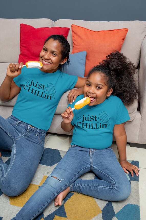 Just Chillin / Just Chillin Women and Kid Shirt / Camisa de | Etsy