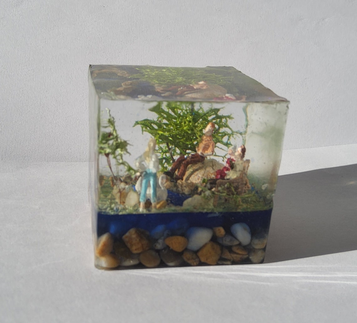 Resin Art Ornament/paperweight With Tree, Pond, People and Swans - Etsy