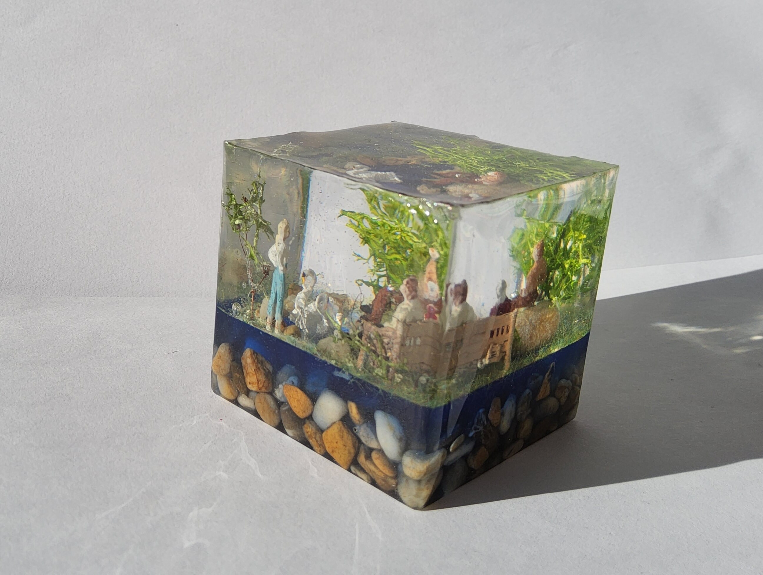 Resin Art Ornament/paperweight With Tree, Pond, People and Swans - Etsy