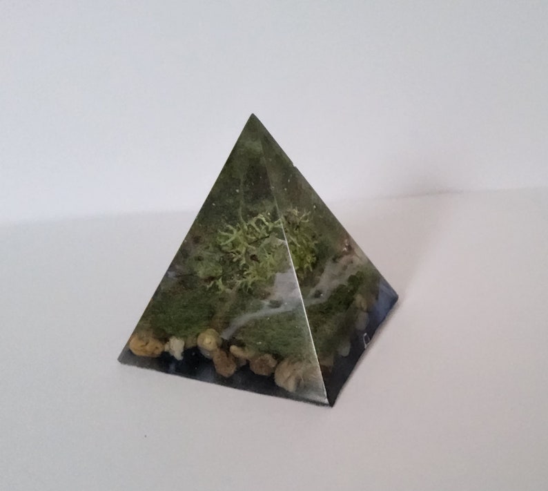 Paperweight/ornament With Tree and Stream in Epoxy Resin Art - Etsy UK