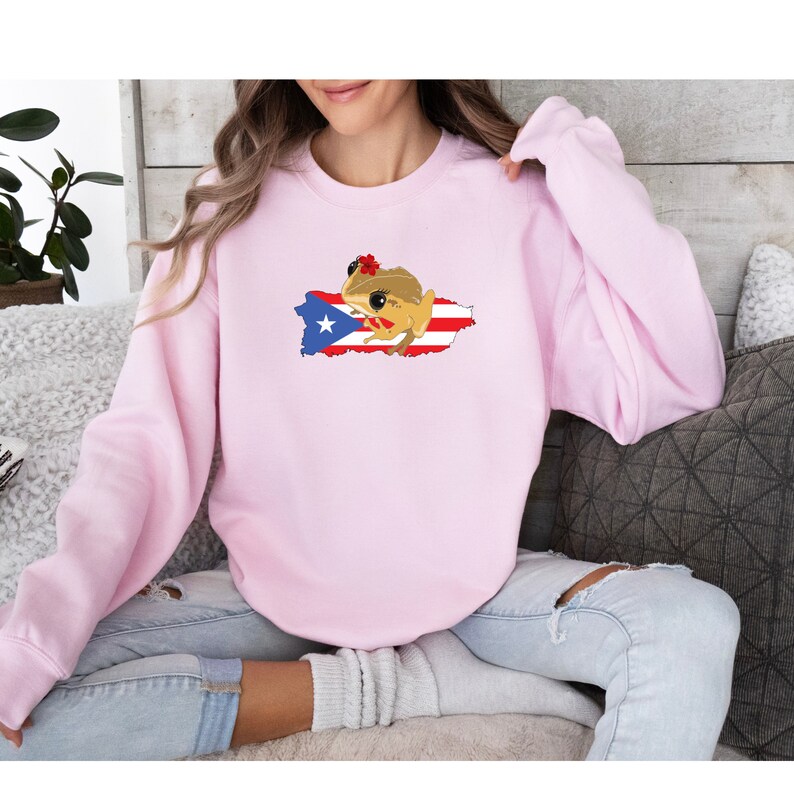 Coqui With Puerto Rico Flag Design Crewneck Sweatshirt, Women's ...