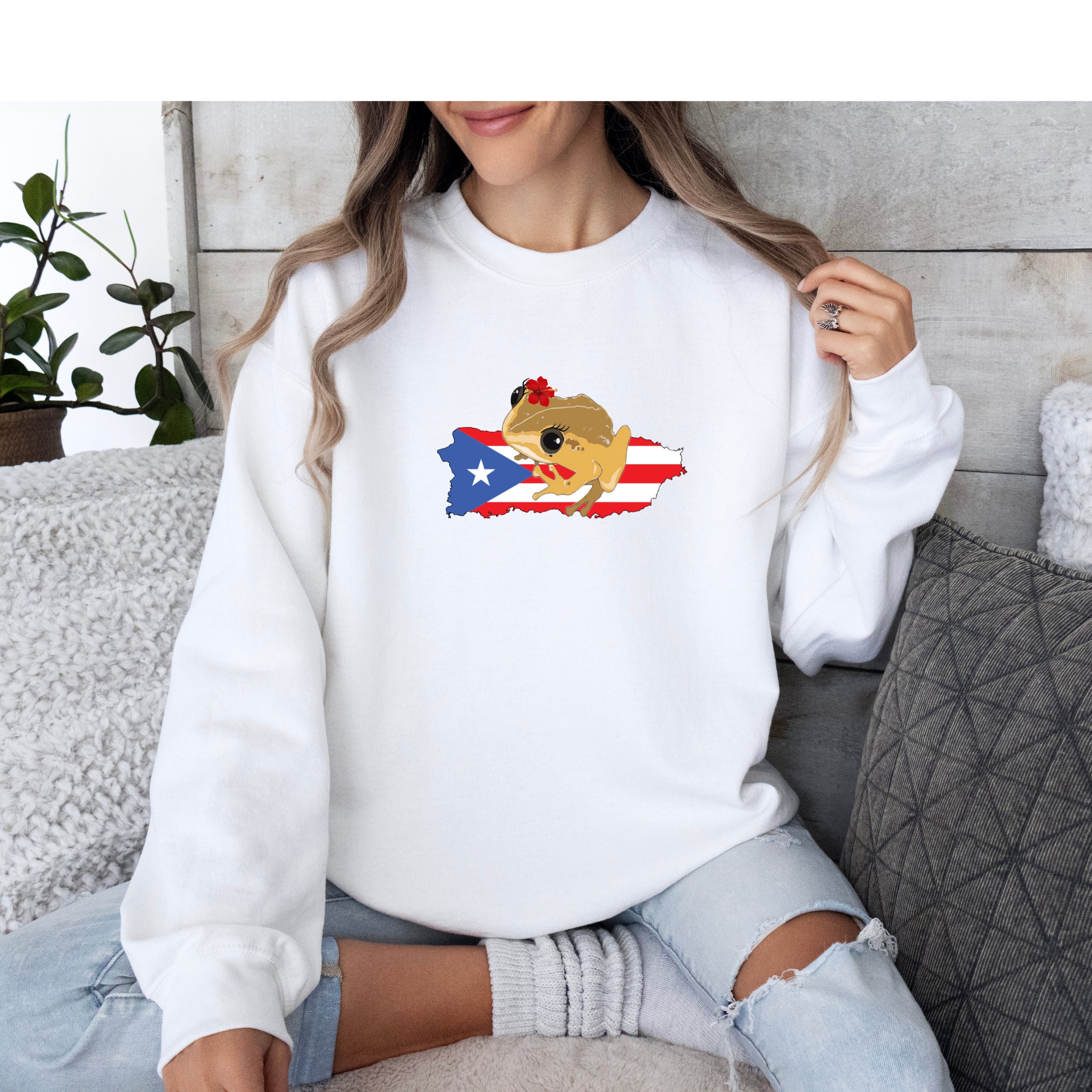 Coqui With Puerto Rico Flag Design Crewneck Sweatshirt, Women's ...