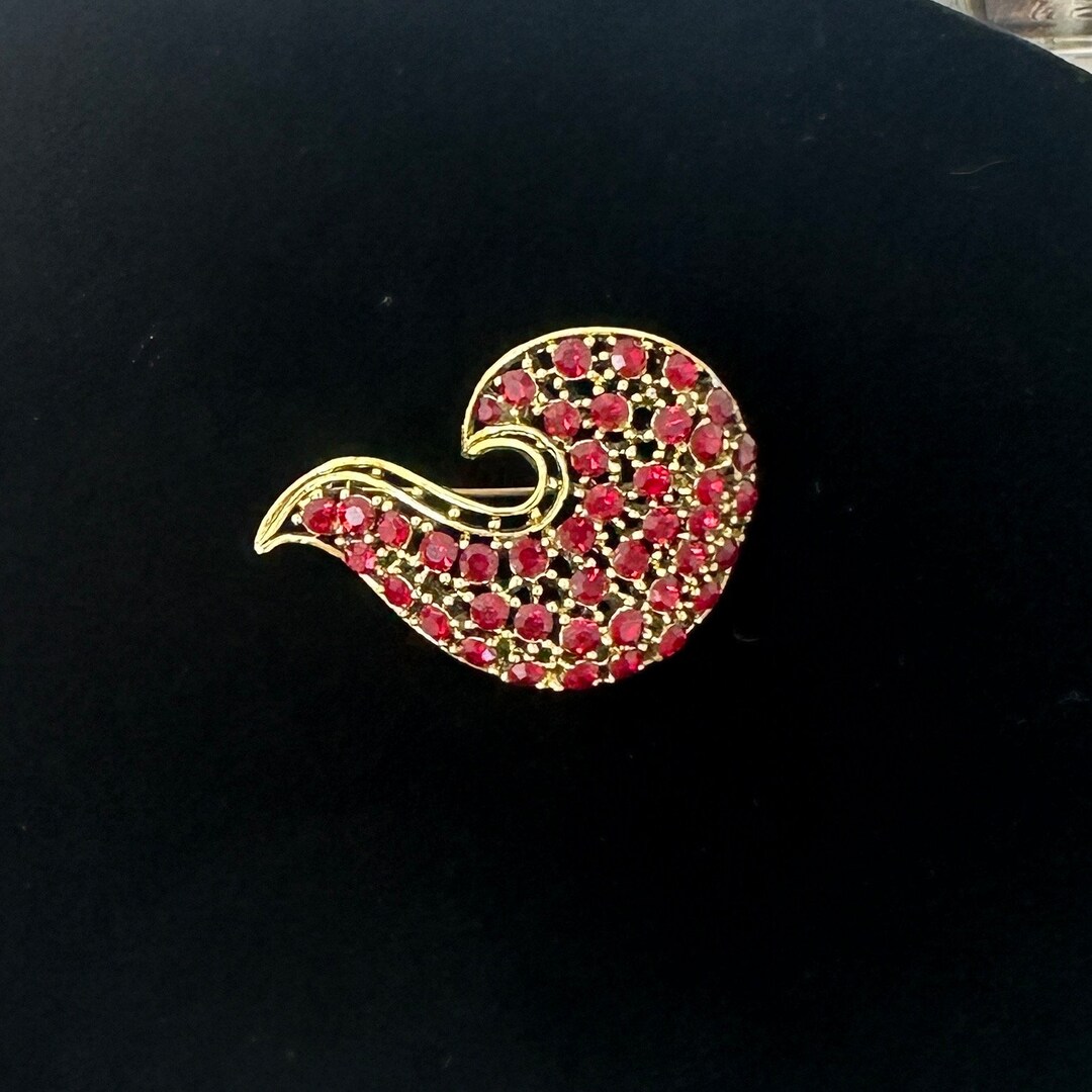 Red Rhinestone Paisley Brooch 2", Vintage Gold Tone Red Rhinestone ...