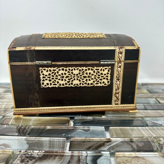 Antique Anglo-Indian Wood Dome Lid Box Ox Bone Overla… - Gem