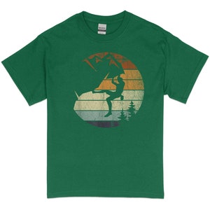 Retro Bouldering Mountain Climber Climb Sports Rock Climbing T-shirt T ...