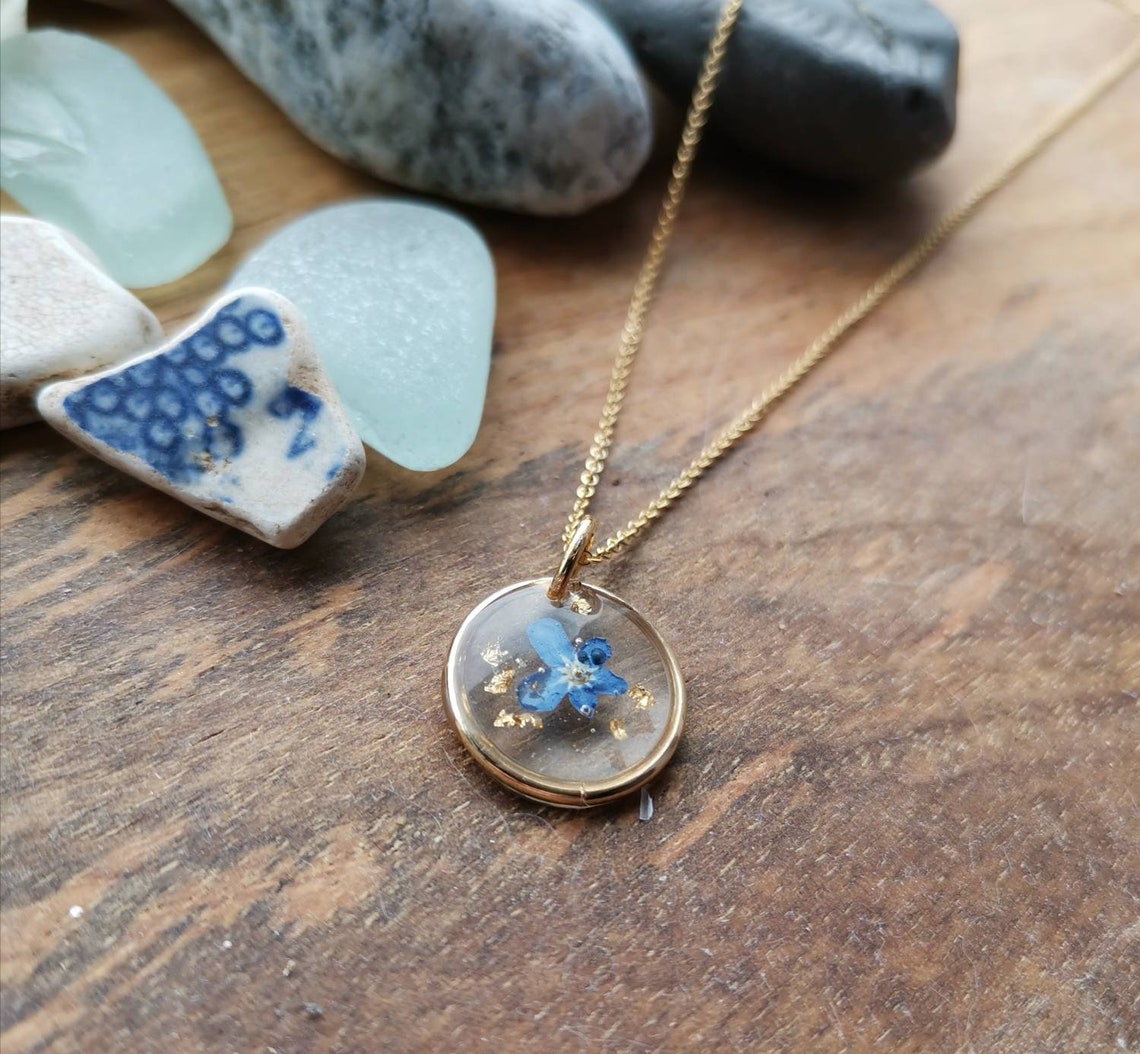 Real Forget Me Not and Gold Leaf Flower Minimalist Circle 16mm - Etsy