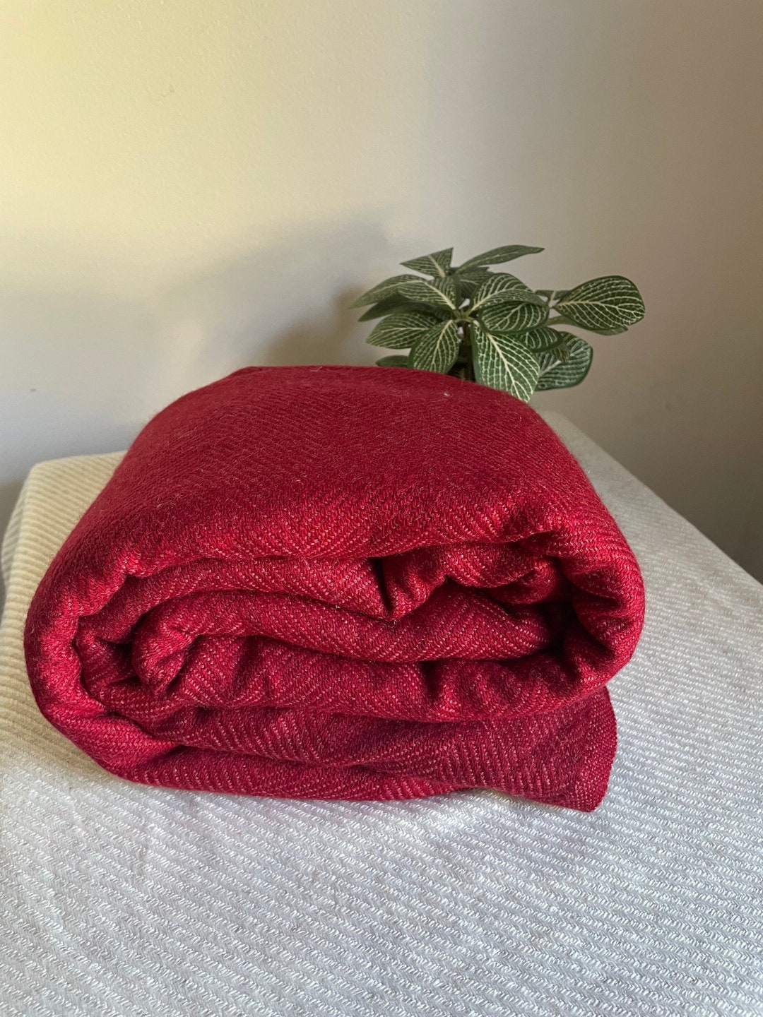 Red Himalayan Soft Beauty Woolen Blankets & Throws Sofa Couch Bedding ...