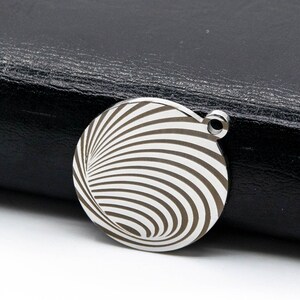 1 Pcs Stainless Steel Op Art Optical Illusion Coin Charm (41022-2170 ...