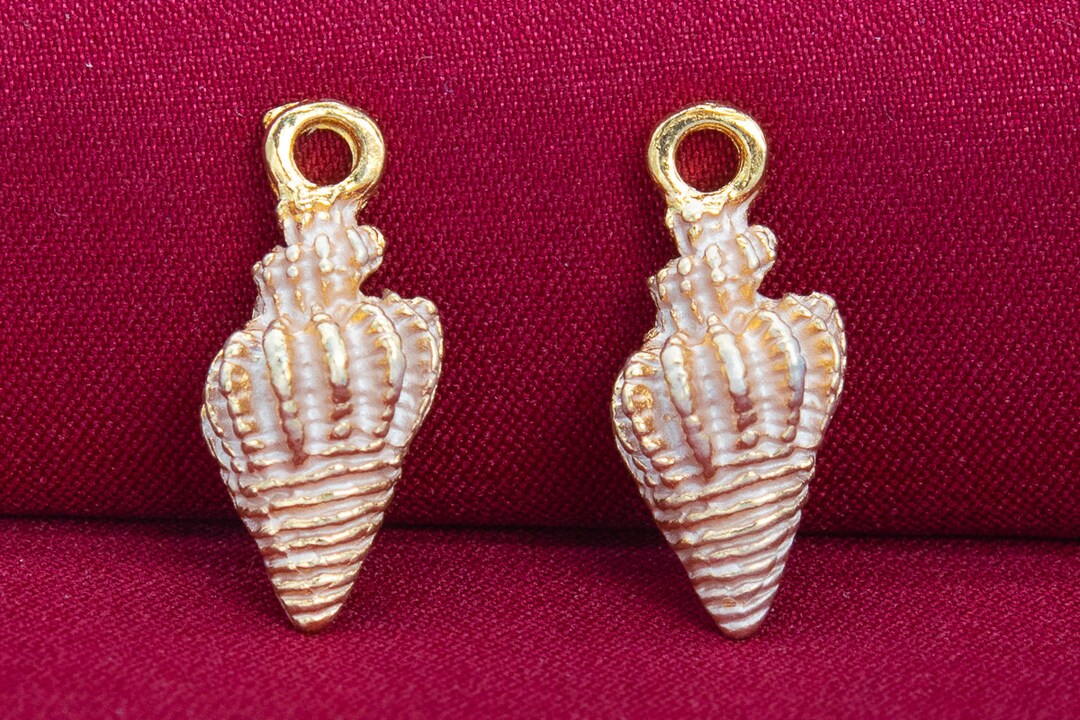 12 Enamel Conch Charm Gold Tone With Ivory Enamel (65745-3304) - Etsy