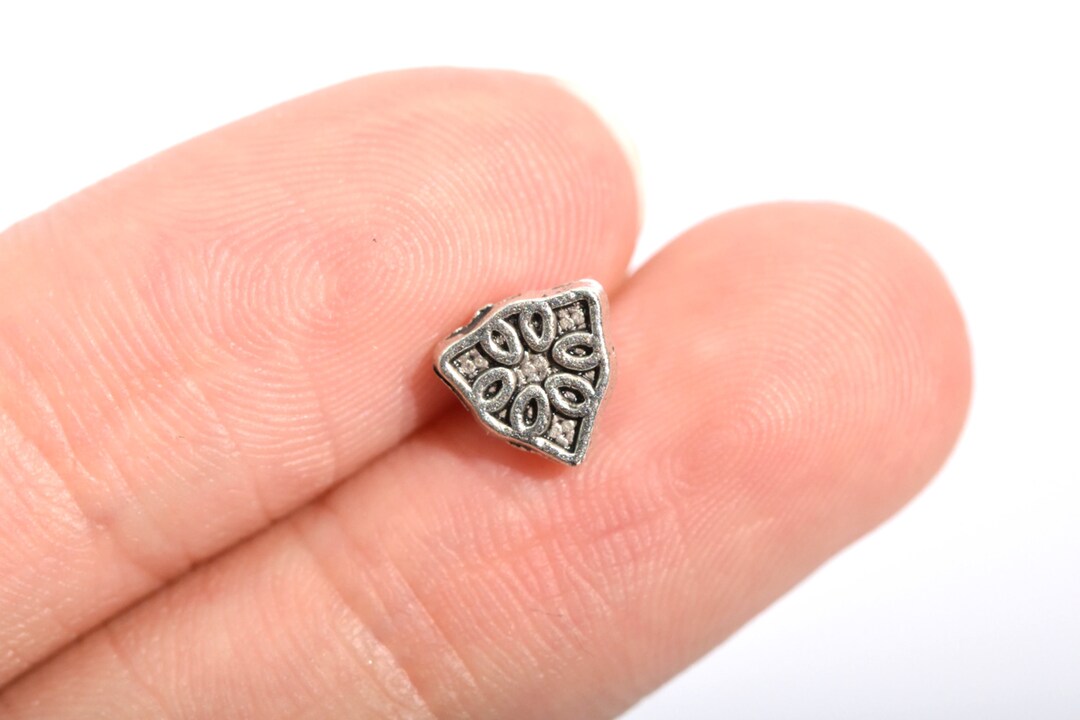20 Pcs 7x7mm Floral Triangle Spacer Beads Antique Silver Tone 63369 ...