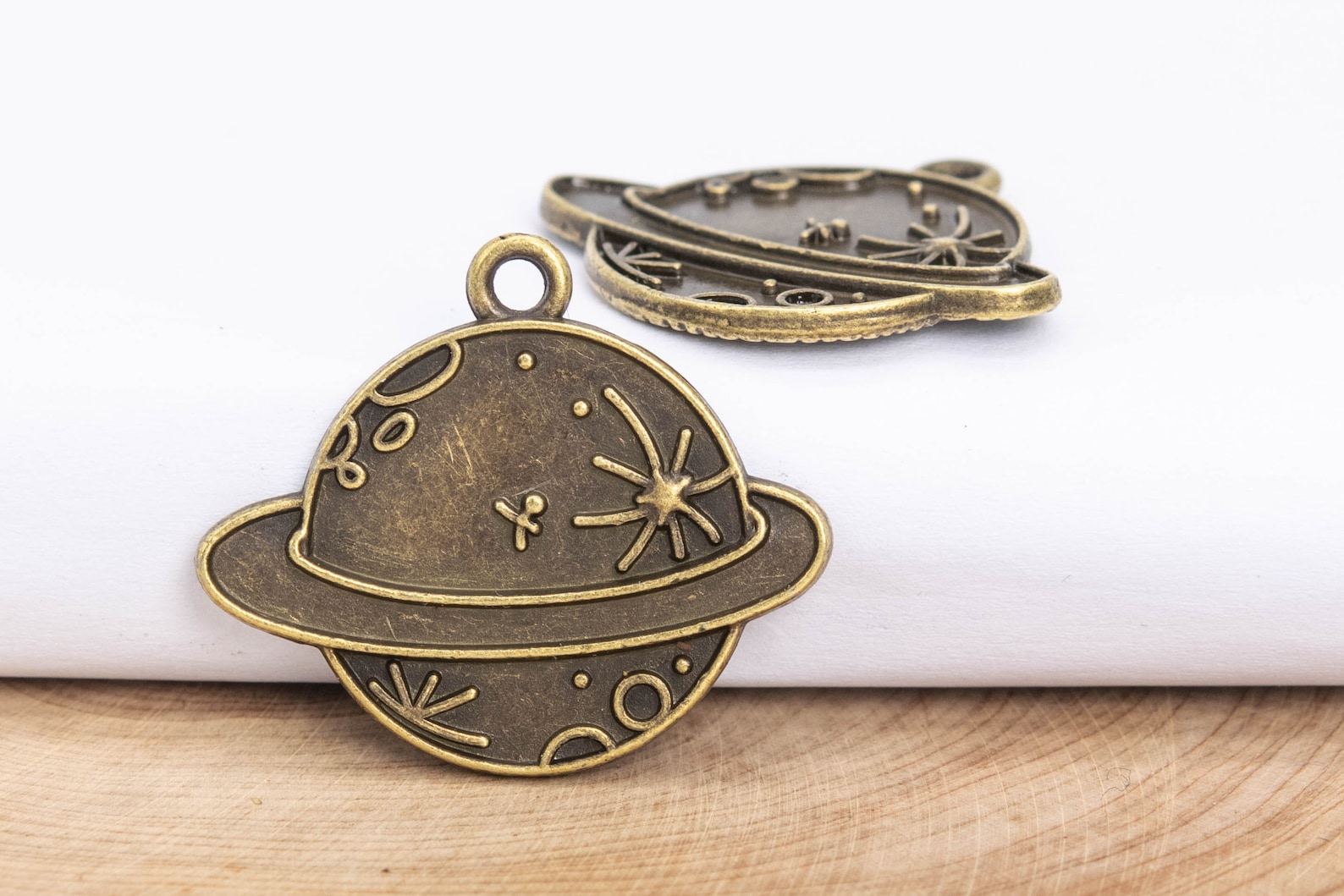 10 Saturn Planet Charm Antique Bronze Tone 110008-1033 - Etsy