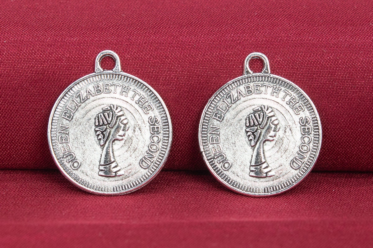 5 Pcs Queen Elizabeth the Second Coin Charm Double Side 5 Pcs Queen Elizabeth the Second Coin Charm Double Side