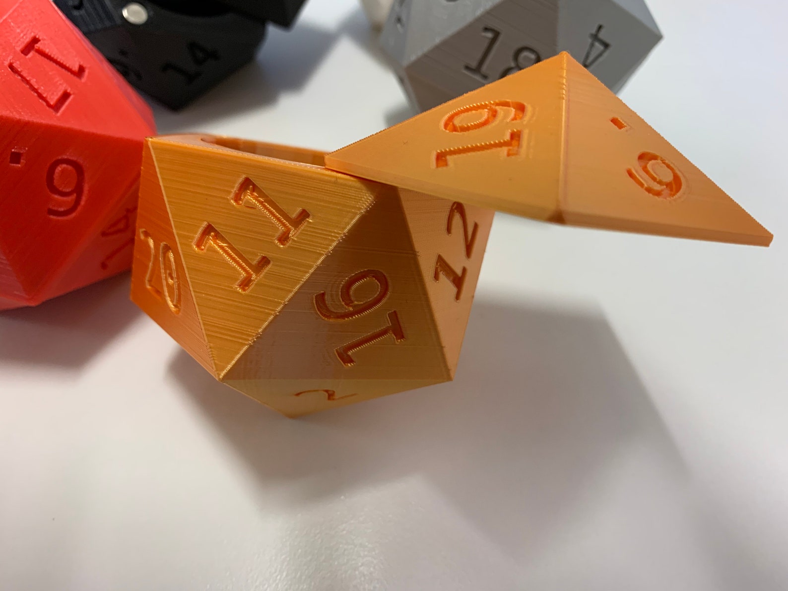 Dungeons and Dragons D20 Magnetic Dice Holder Storage Container D&D ...