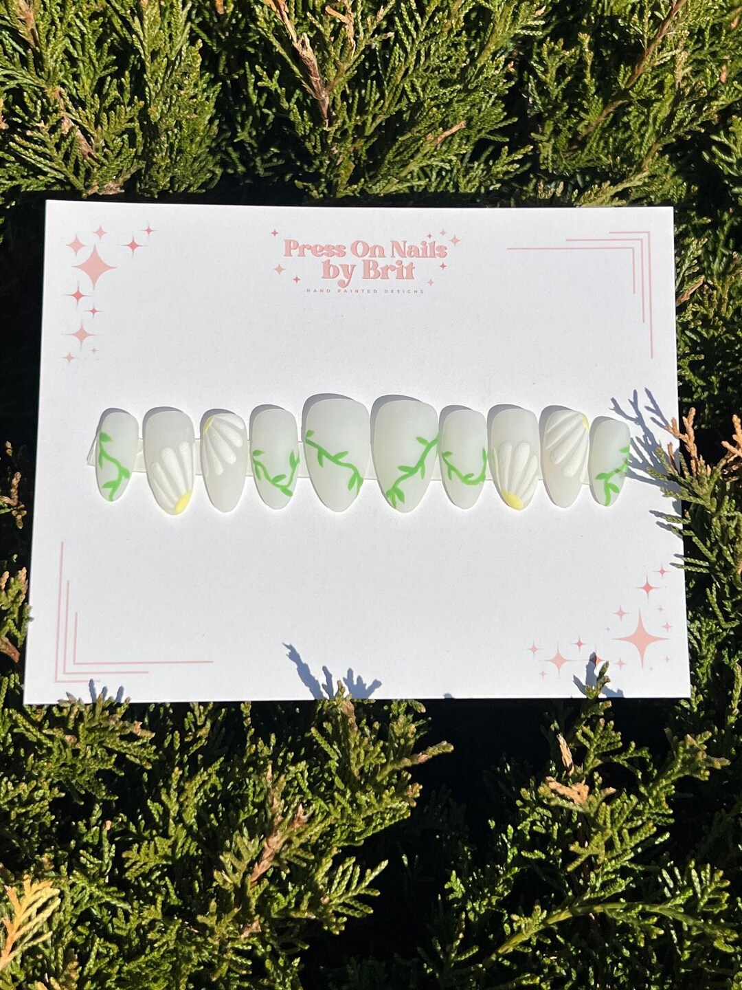 Daisy and Ivy Nails | Floral Nails | Spring Nails | Hand Painted ...