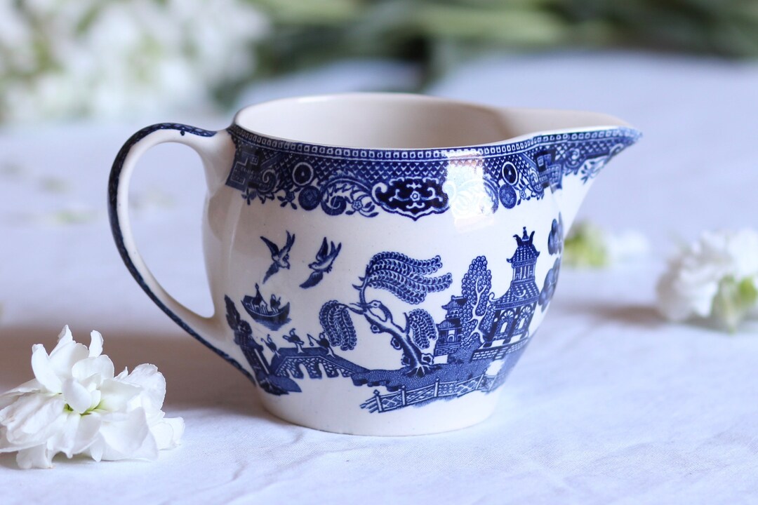 Vintage Milk Jug. Willow Pattern. Blue and White. Made in - Etsy Canada