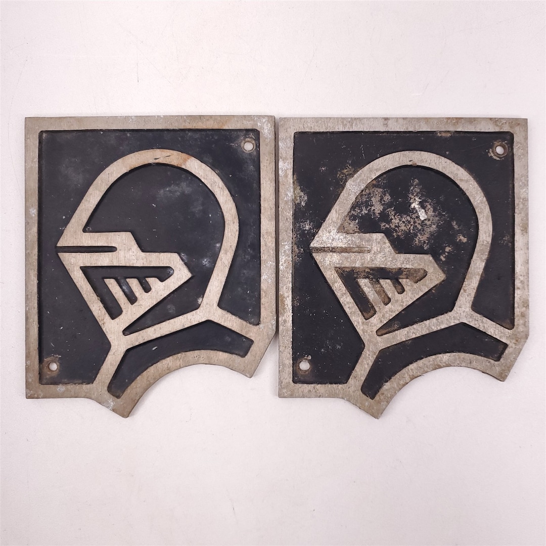 2 Vintage Cast Aluminum Knight Head Helmet Armor Wall Plaques 7" X 8.5 ...
