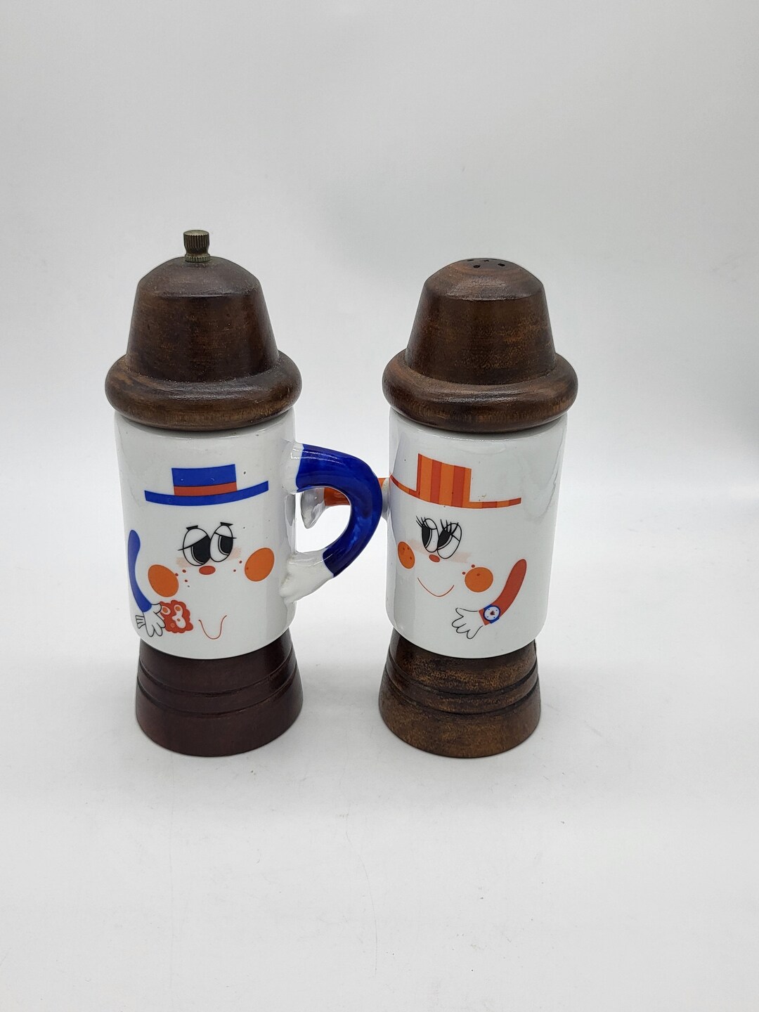 Duo Salt and Pepper Shaker Sandstone and Vintage Wood Pepper and Salt ...