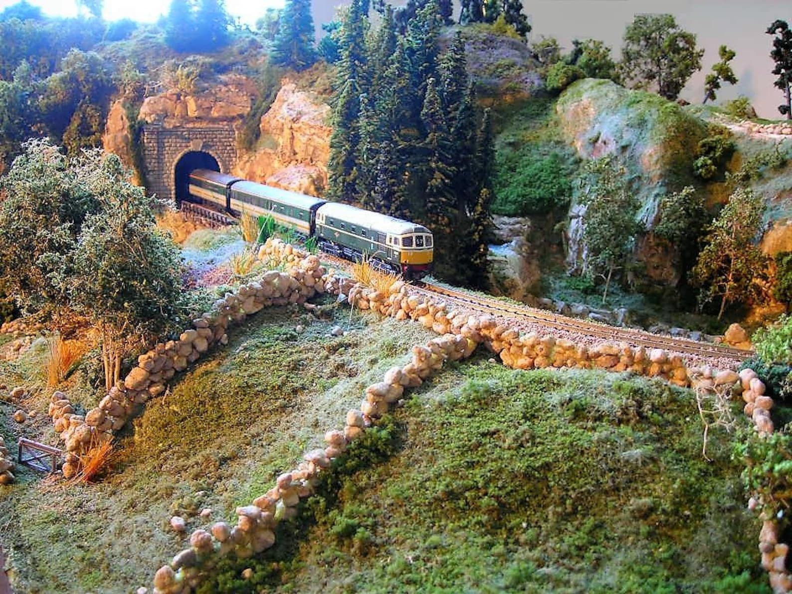 Single Track Model Railway Layout With Watarfall and Lake in N Scale 1/ ...