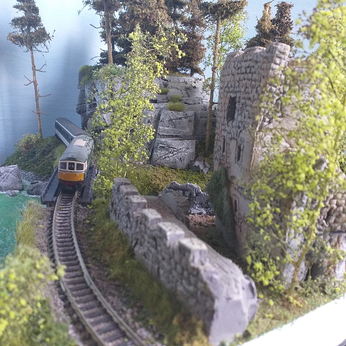 N Scale 1/160 Railroad Diorama With Lake Castle Ruin - Etsy
