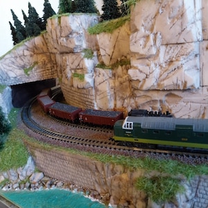 Portable Scenic Model Railway Layout, With Lakes and Waterfalls in N ...