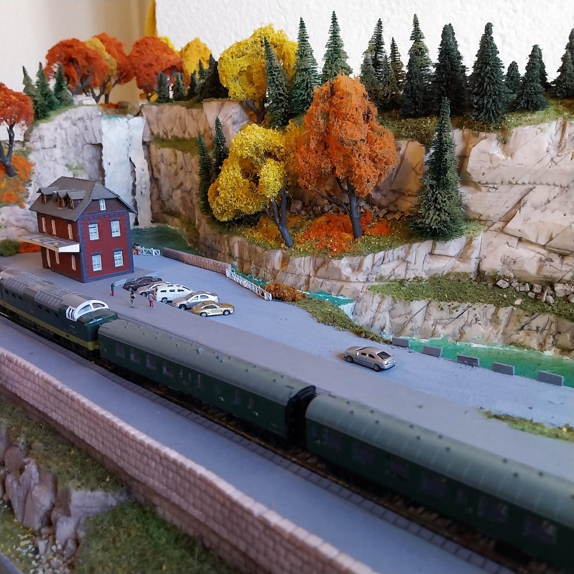 Portable Scenic Model Railway Layout, With Lakes and Waterfalls in N ...