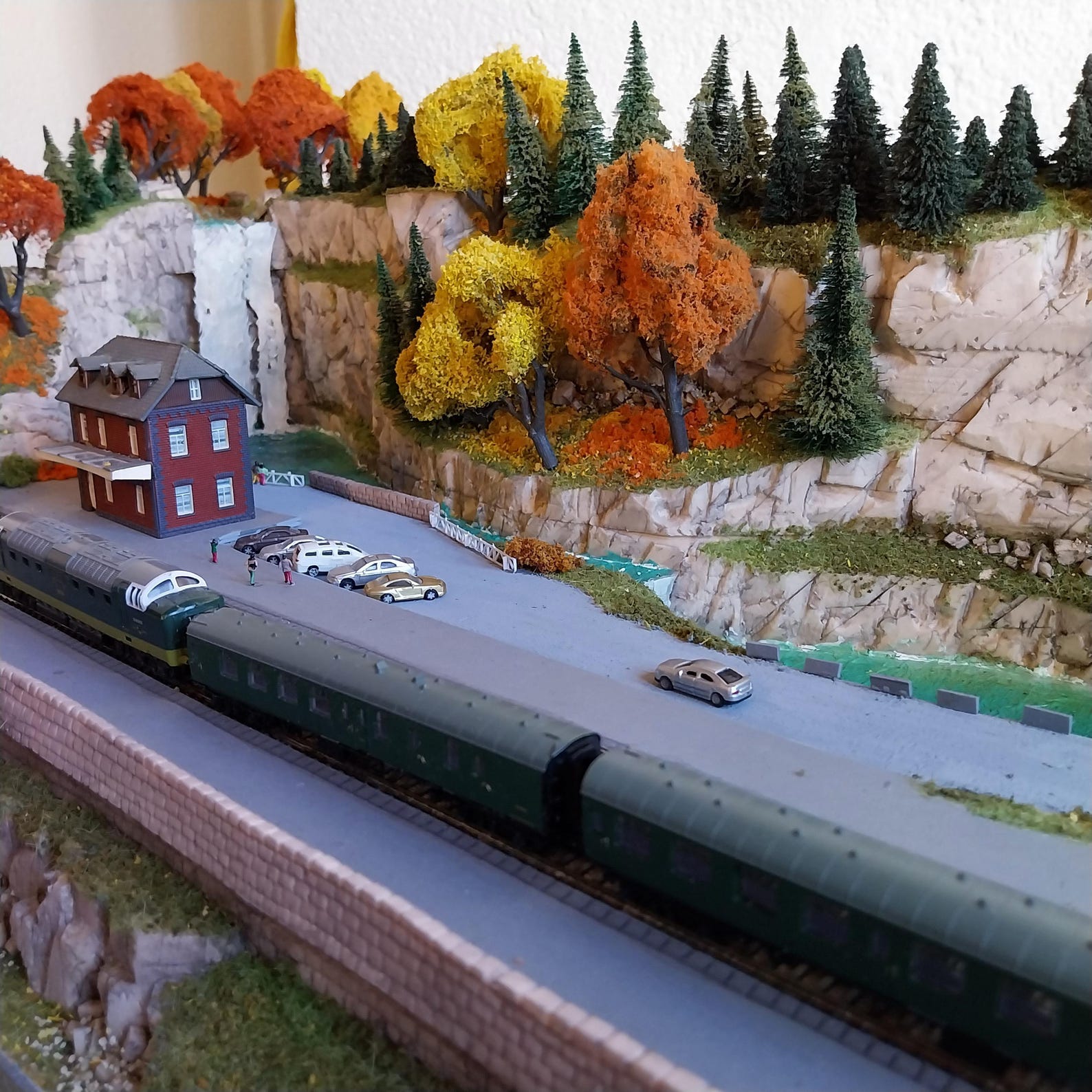 Portable Scenic Model Railway Layout, With Lakes and Waterfalls in N ...