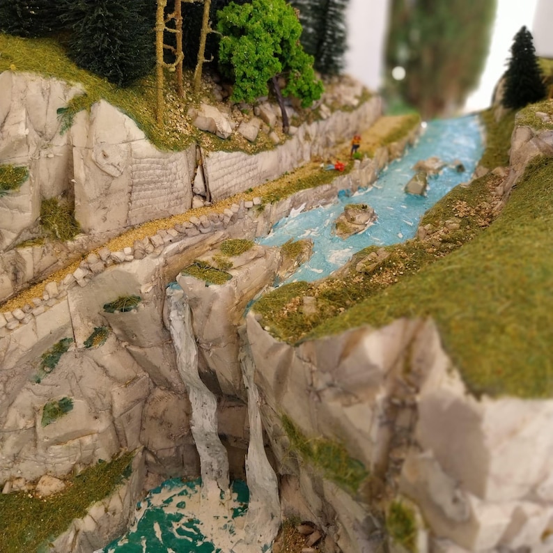 HO Scale Railroad Layout Diorama Base Size 125 X 105 Cms. (49 X 41.5 ...