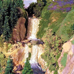 Single Track Model Railway Layout With Watarfall and Lake in N Scale 1/ ...