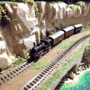 Double Track Model Railway Layout in N Scale on a Base of 120 X 60 Cms ...